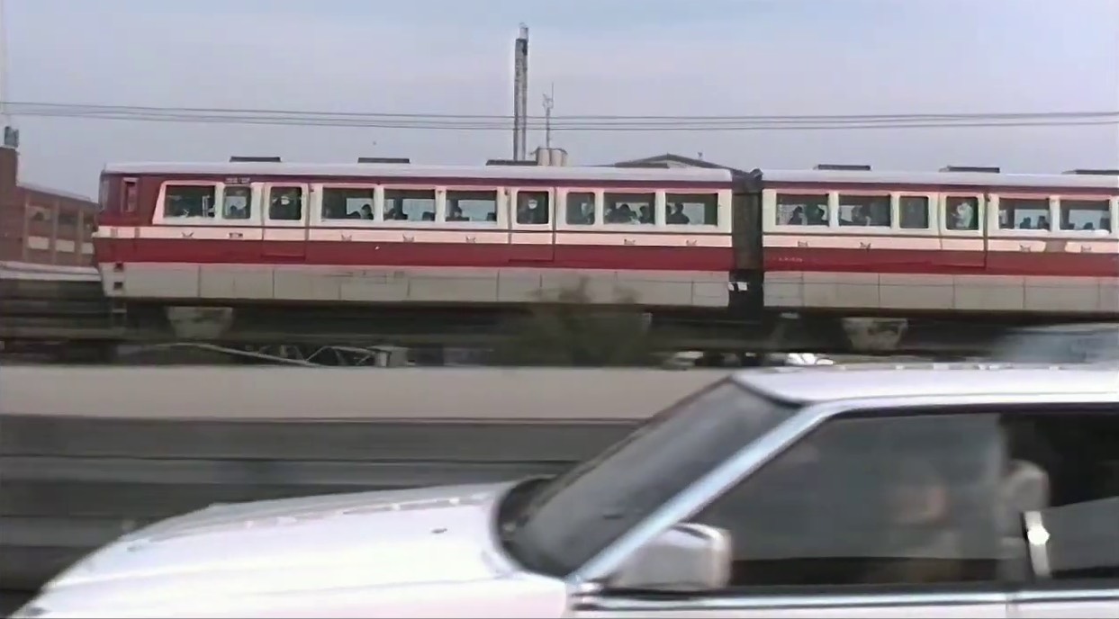 Drive next to the Tokyo Monorail on the Shuto expressway in 1987 ...